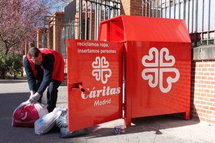 Reanudamos nuestro servicio de recogida de ropa | Caritas Madrid